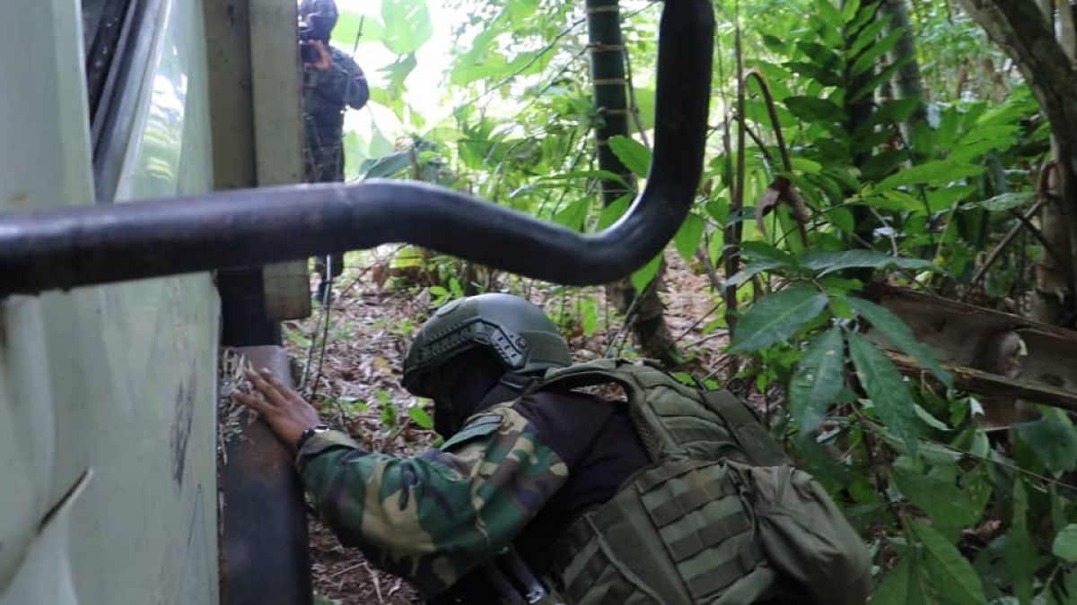 Más de una docena de carros bombas instalados por las TANCOL ha desactivado la FANB en Apure ...