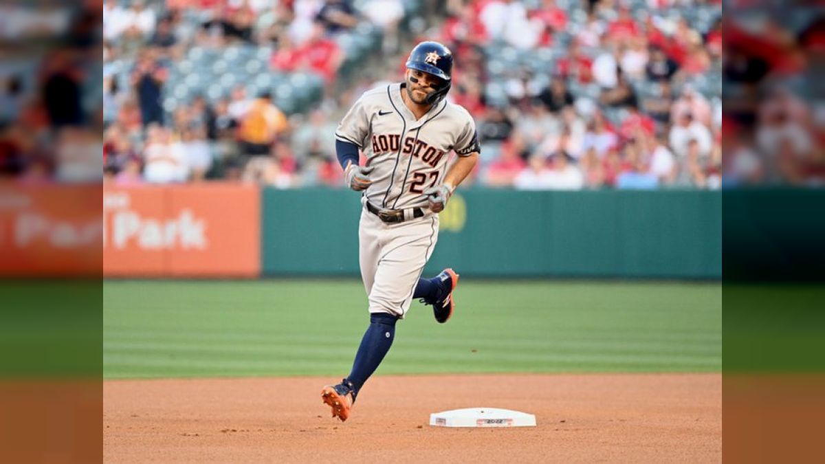 José Altuve conectó su décimo cuadrangular de la temporada en la MLB