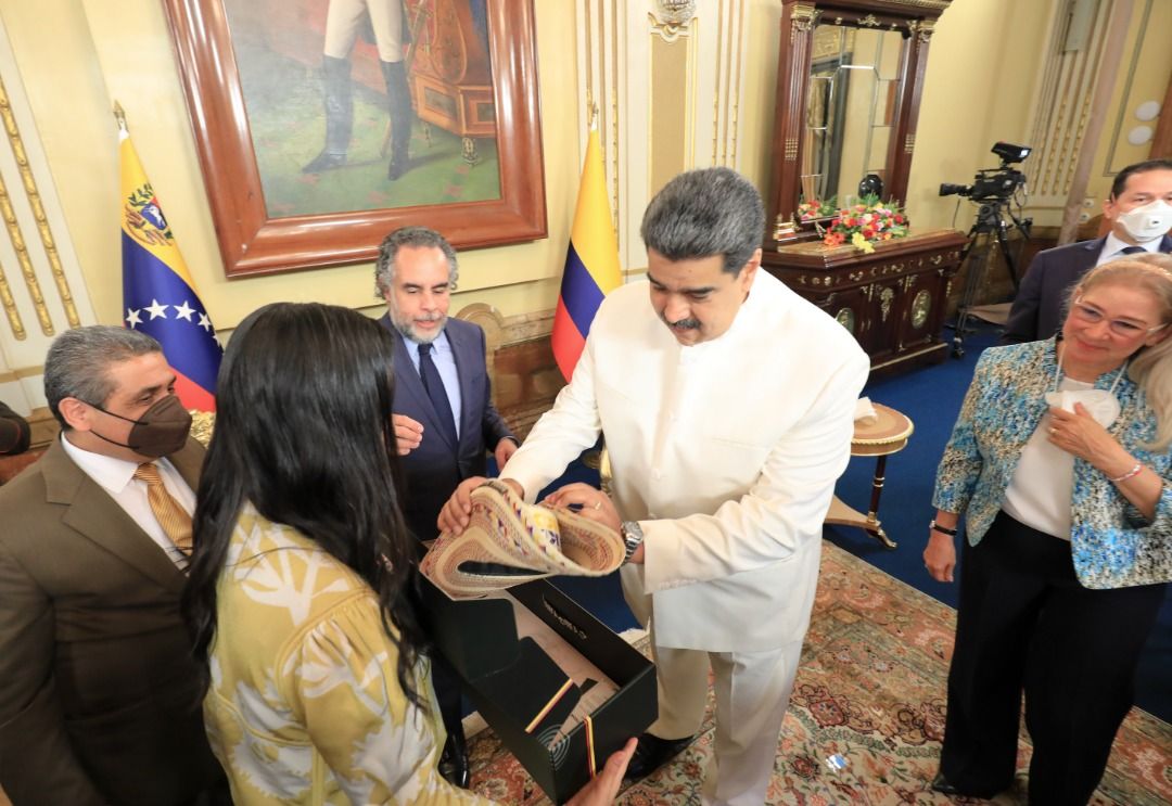 Presidente Maduro recibe cartas credenciales de nuevo embajador de Colombia Armando Benedetti