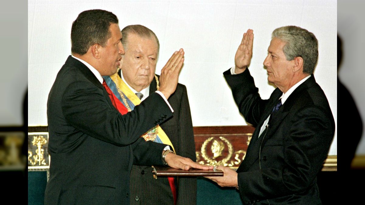 1999: El Comandante Hugo Chávez asume la presidencia de Venezuela por ...