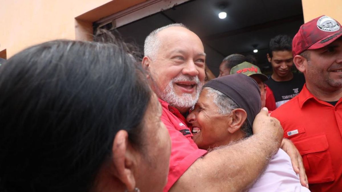 LA GUAIRA / Cabello: Uno cuando ve a este Pueblo ve la cara de Chávez