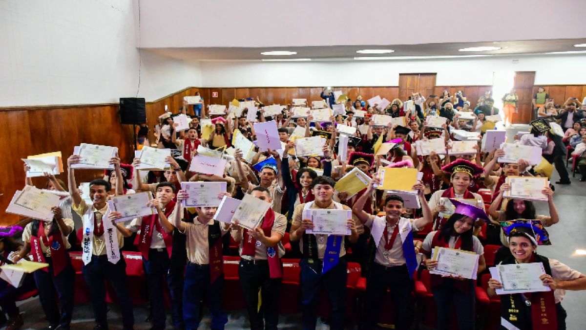 Gobierno Bolivariano rehabilitó Auditorio del Complejo Educativo Fermín ...