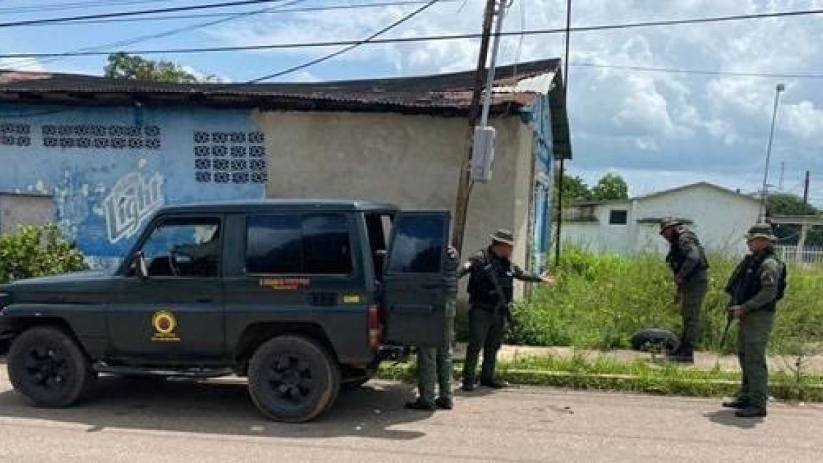 FANB adelanta operación para la recolección de desperdicios que pueda provocar incendios