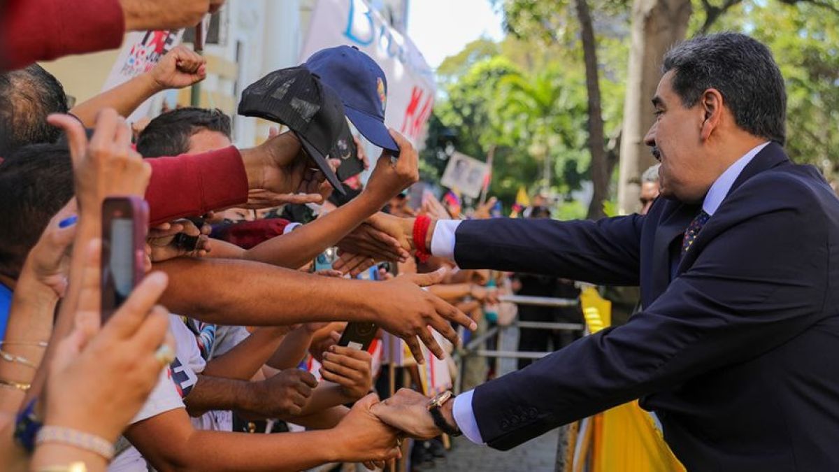 President Maduro thanks the heroic Venezuelan people for their love and ...