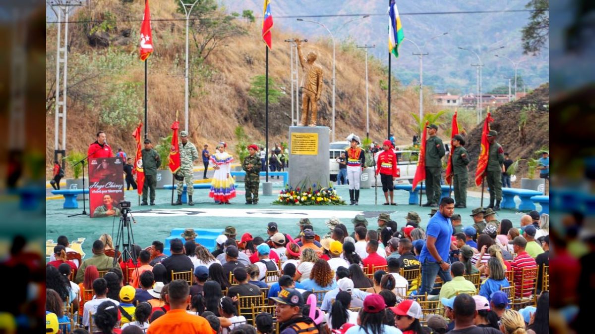 Guárico develó estatua del Comandante Hugo Chávez en conmemoración de ...