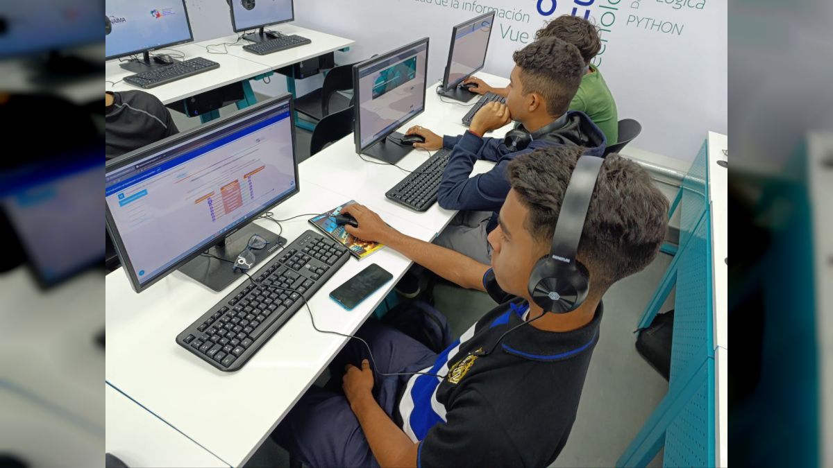 Venezuelan youth are being trained in new technologies