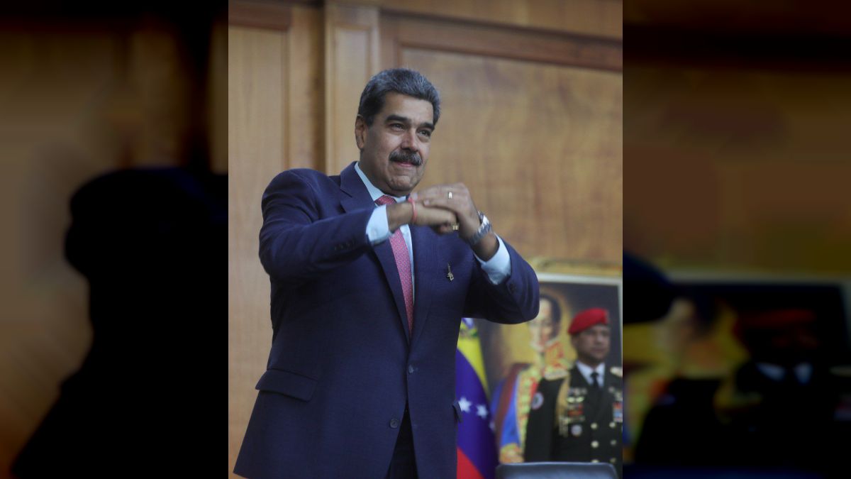 Head of State awards National Journalism Award 2025 to TELESUR