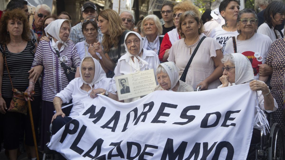 Mothers of Plaza de Mayo stand in solidarity with President Nicolás ...