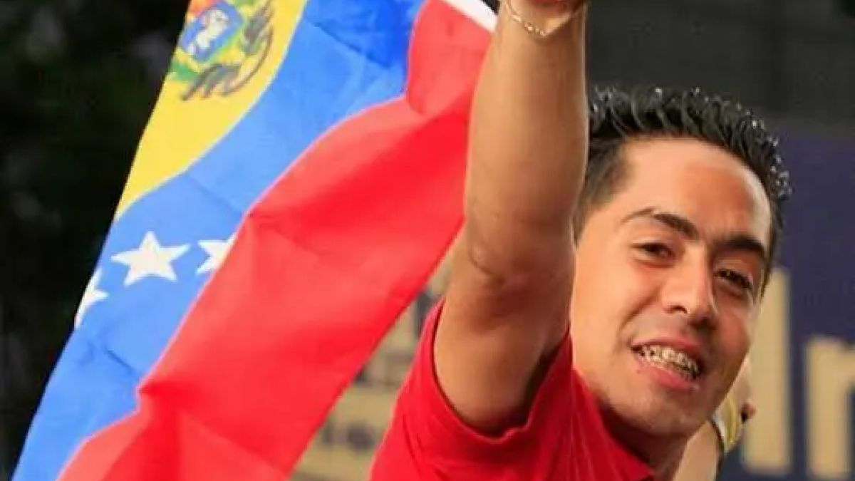 Presidente Maduro rindió homenaje al joven revolucionario, Robert Serra ...