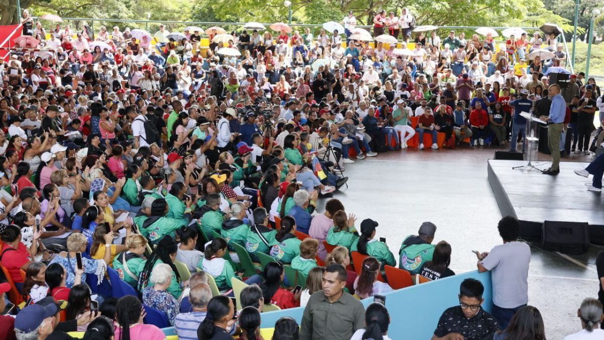 The formation of Bolivarian Integral Base Committees begins in Caracas