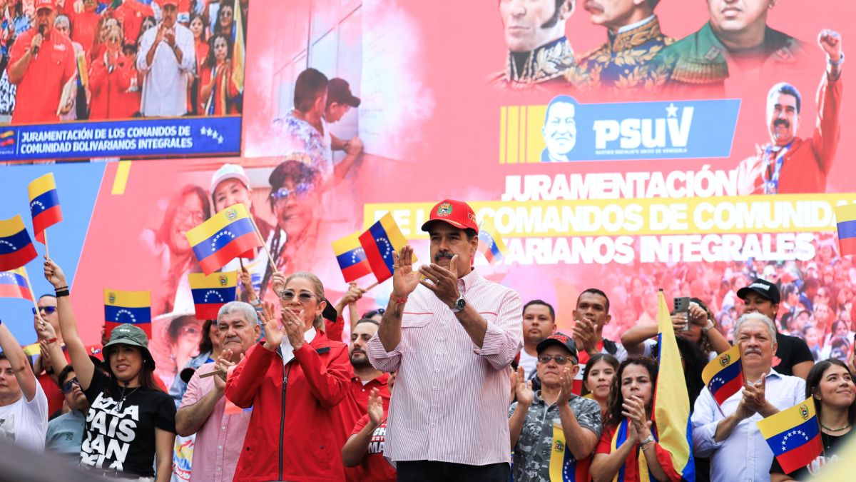 President Maduro swore in the new Political Bureau of the United ...