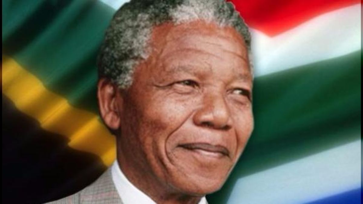 Nelson Mandela: Banner of the fight for civil rights in South Africa ...