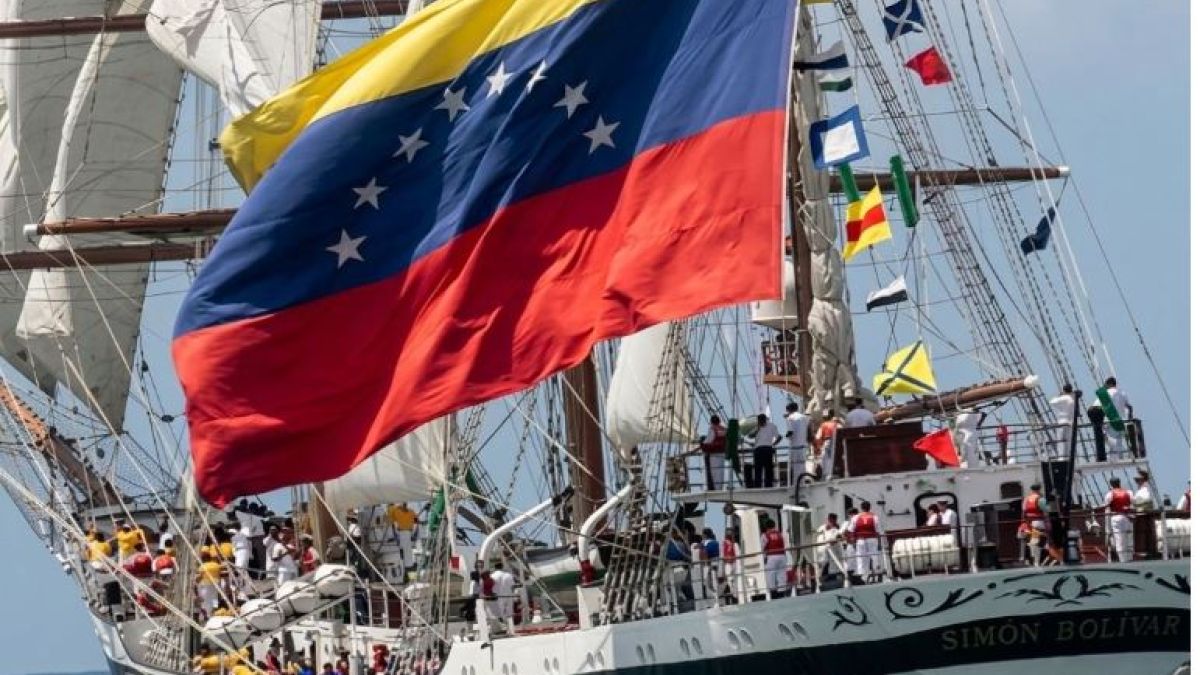 “Simon Bolivar” school ship arrives at Isla de Aves